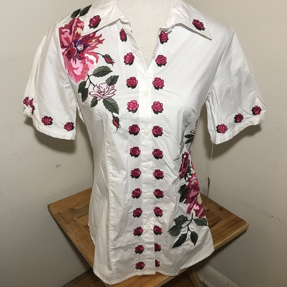 DG2 by Diane Gilman | Tops | Diane Gilman Floral Embroidery Button ...